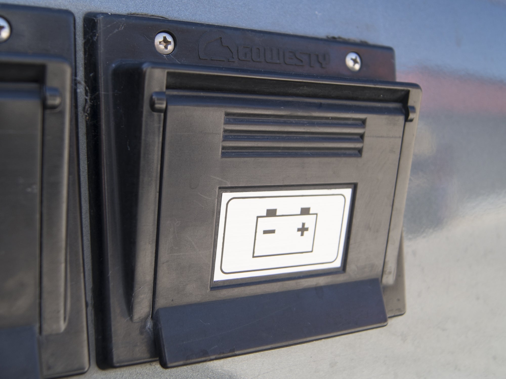 12v aux power hookup decal – GoWesty