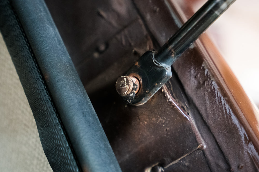 Circlip for Rear Hatch Struts [Vanagon] – GoWesty